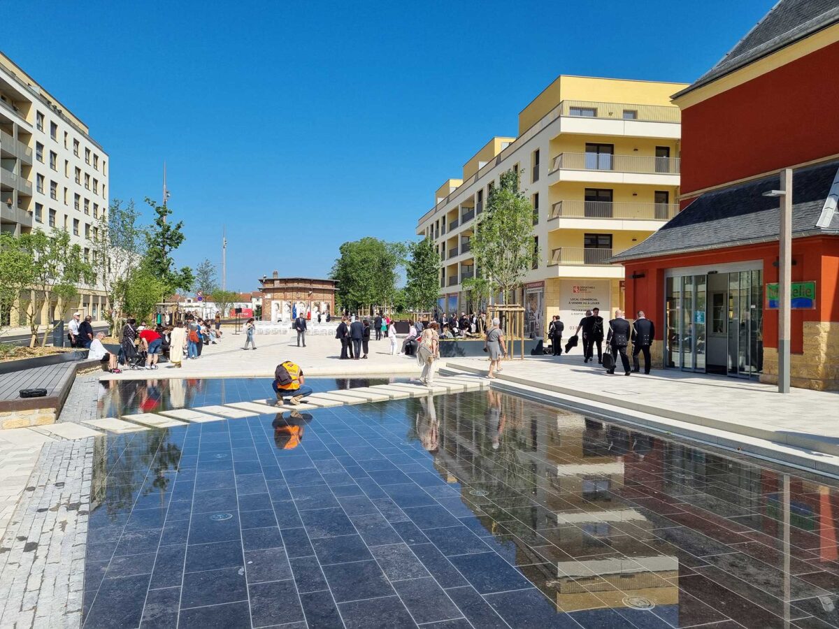 Sensy Light Building Element - Moth Light